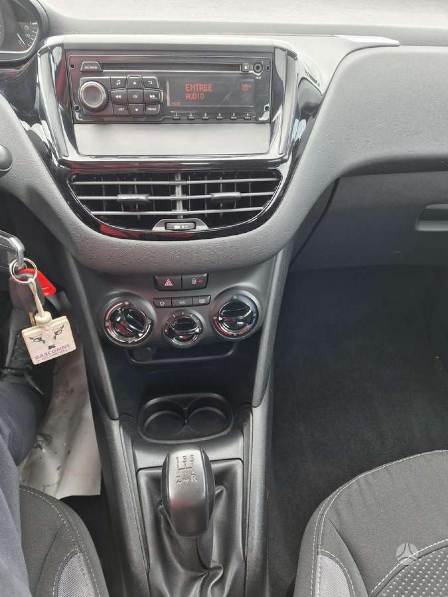Balts Peugeot 208 2016 Tauragė, ar dzinēja tilpumu 1.56 L un nobraukumu 154 tūkst. km par 3800 €, foto 16 vietnē AUTOMOTO.COM.LV