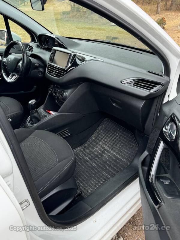 Balts Peugeot 208 2017 Tallina, ar dzinēja tilpumu 1.60 L un nobraukumu 188 tūkst. km par 4900 €, foto 11 vietnē AUTOMOTO.COM.LV