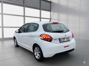 White Peugeot 208 2017 in Kaunas, with an engine capacity of 1.20 L and mileage of 130 thousand km for 4300 €, photo 4 on AUTOMOTO.COM.LV