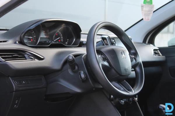 Balts Peugeot 208 2017 Rīga, ar dzinēja tilpumu 1.20 L un nobraukumu 194 tūkst. km par 3890 €, foto 5 vietnē AUTOMOTO.COM.LV