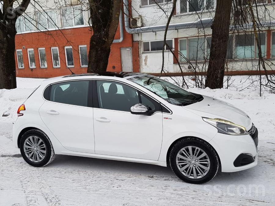 White Peugeot 208 2017 in Riga, with an engine capacity of 1.20 L and mileage of 107 thousand km for 5150 €, photo 1 on AUTOMOTO.COM.LV