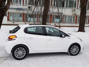 White Peugeot 208 2017 in Riga, with an engine capacity of 1.20 L and mileage of 107 thousand km for 5150 €, photo 2 on AUTOMOTO.COM.LV