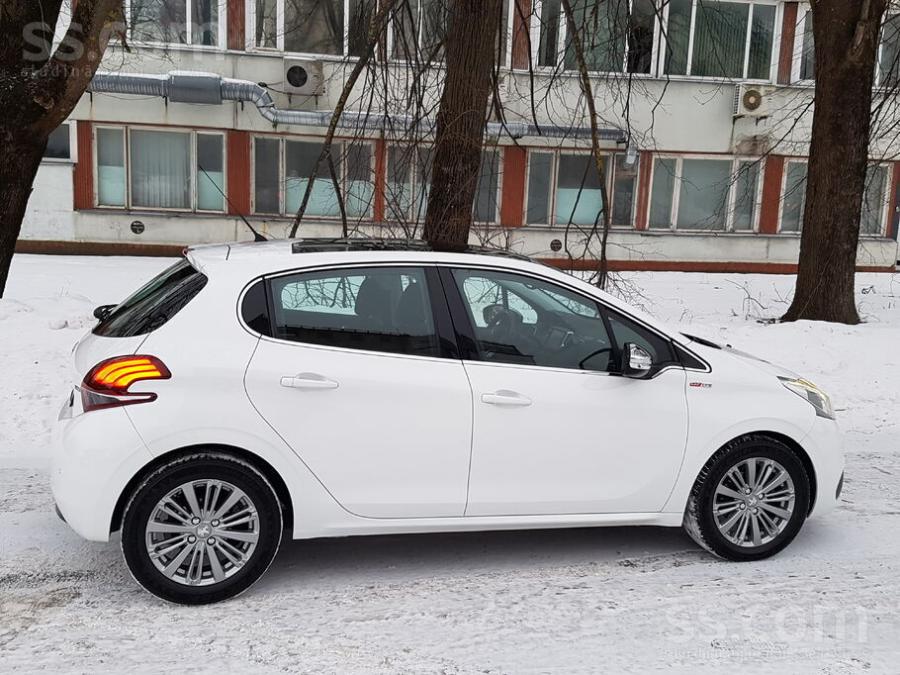 White Peugeot 208 2017 in Riga, with an engine capacity of 1.20 L and mileage of 107 thousand km for 5150 €, photo 2 on AUTOMOTO.COM.LV
