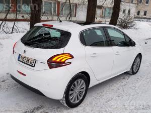 White Peugeot 208 2017 in Riga, with an engine capacity of 1.20 L and mileage of 107 thousand km for 5150 €, photo 4 on AUTOMOTO.COM.LV