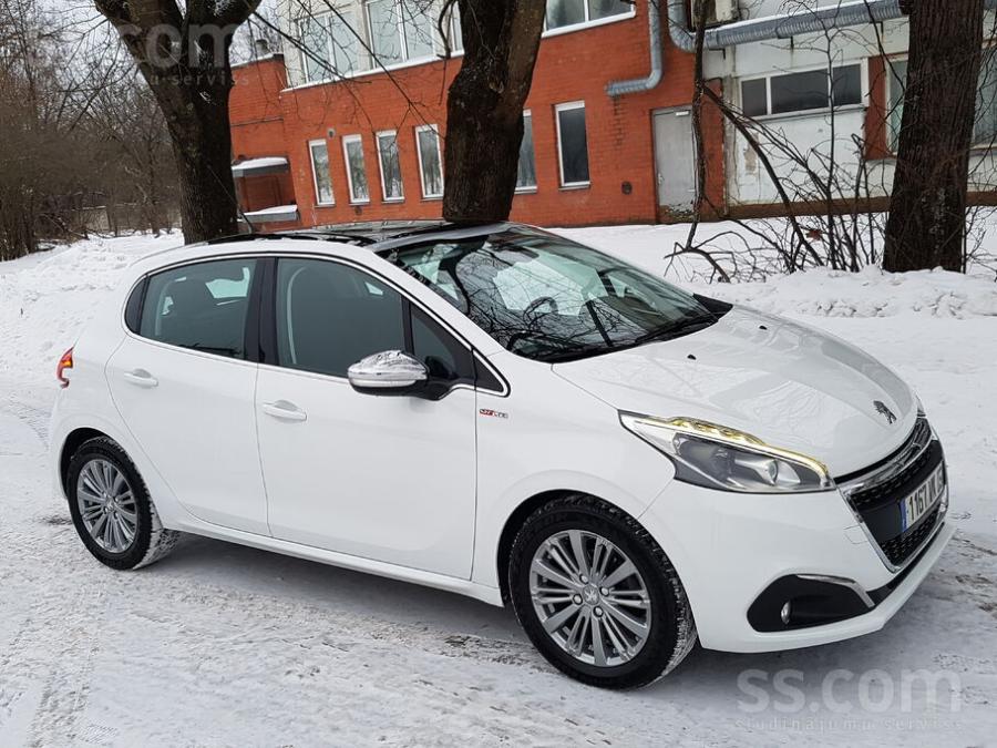 White Peugeot 208 2017 in Riga, with an engine capacity of 1.20 L and mileage of 107 thousand km for 5150 €, photo 5 on AUTOMOTO.COM.LV