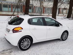 White Peugeot 208 2017 in Riga, with an engine capacity of 1.20 L and mileage of 107 thousand km for 5150 €, photo 6 on AUTOMOTO.COM.LV