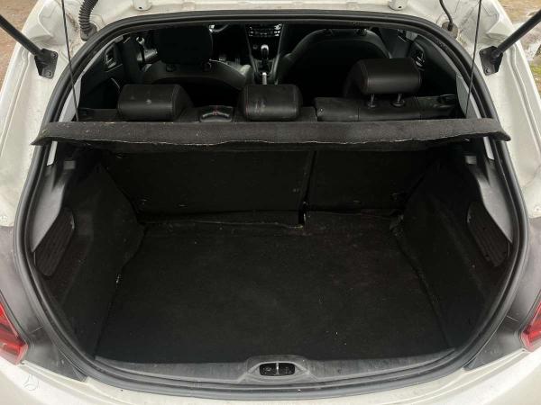 White Peugeot 208 2017 in Taurage, with an engine capacity of 1.20 L and mileage of 155 thousand km for 2999 €, photo 7 on AUTOMOTO.COM.LV