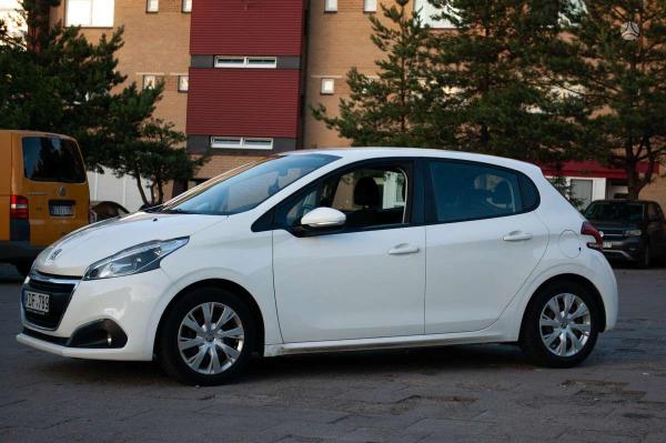 White Peugeot 208 2017 in Vilnius, with an engine capacity of 1.20 L and mileage of 117 thousand km for 3900 €, photo 2 on AUTOMOTO.COM.LV