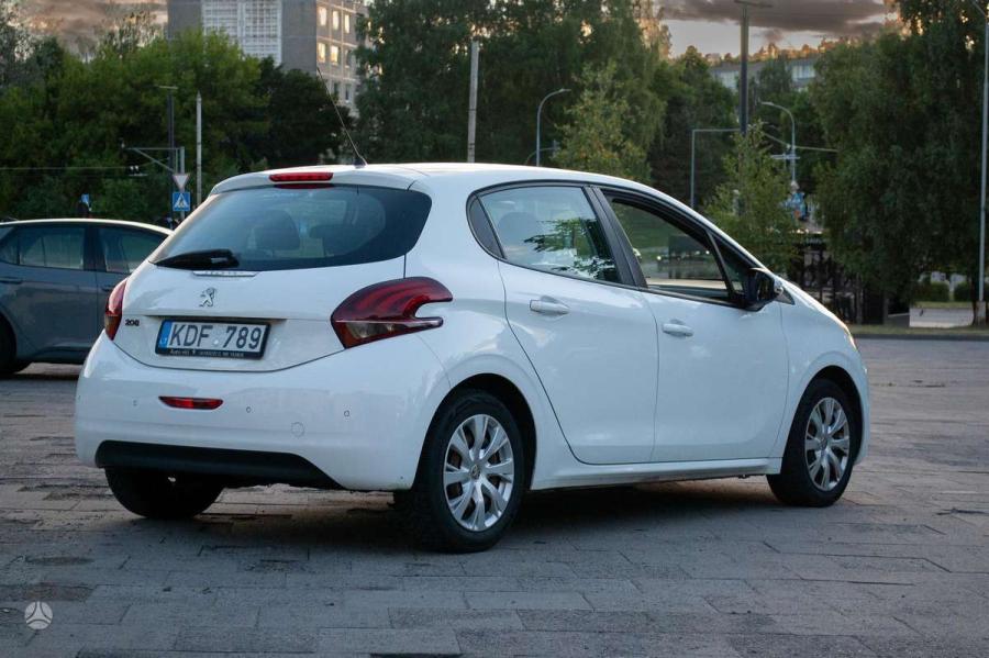 Balts Peugeot 208 2017 Viļņa, ar dzinēja tilpumu 1.20 L un nobraukumu 117 tūkst. km par 3900 €, foto 4 vietnē AUTOMOTO.COM.LV