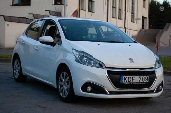 White Peugeot 208 2017 in Vilnius, with an engine capacity of 1.20 L and mileage of 117 thousand km for 3900 €, photo 4 on AUTOMOTO.COM.LV