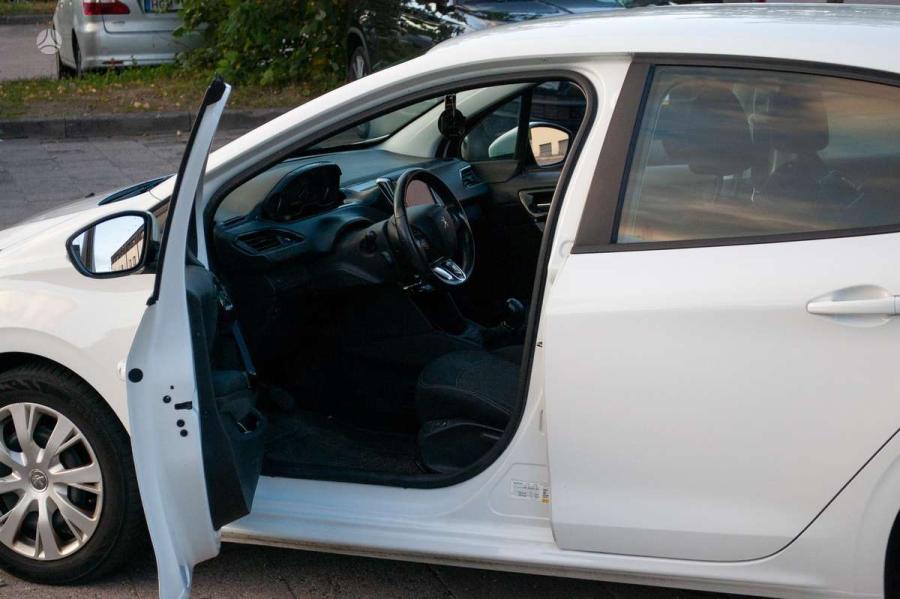 Balts Peugeot 208 2017 Viļņa, ar dzinēja tilpumu 1.20 L un nobraukumu 117 tūkst. km par 3900 €, foto 6 vietnē AUTOMOTO.COM.LV