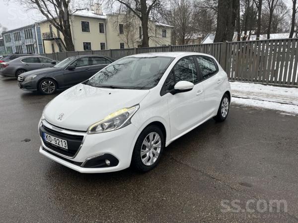 White Peugeot 208 2017 in Riga, with an engine capacity of 1.20 L and mileage of 106 thousand km for 5950 €, photo 1 on AUTOMOTO.COM.LV
