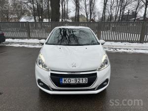 White Peugeot 208 2017 in Riga, with an engine capacity of 1.20 L and mileage of 106 thousand km for 5950 €, photo 3 on AUTOMOTO.COM.LV
