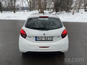 White Peugeot 208 2017 in Riga, with an engine capacity of 1.20 L and mileage of 106 thousand km for 5950 €, photo 5 on AUTOMOTO.COM.LV