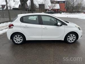 White Peugeot 208 2017 in Riga, with an engine capacity of 1.20 L and mileage of 106 thousand km for 5950 €, photo 6 on AUTOMOTO.COM.LV