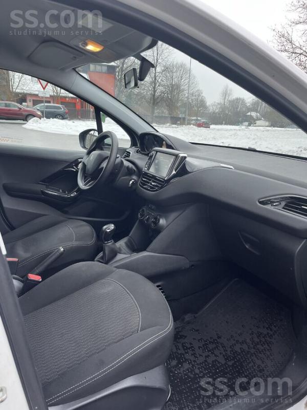 White Peugeot 208 2017 in Riga, with an engine capacity of 1.20 L and mileage of 106 thousand km for 5950 €, photo 6 on AUTOMOTO.COM.LV