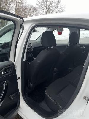 White Peugeot 208 2017 in Riga, with an engine capacity of 1.20 L and mileage of 106 thousand km for 5950 €, photo 9 on AUTOMOTO.COM.LV