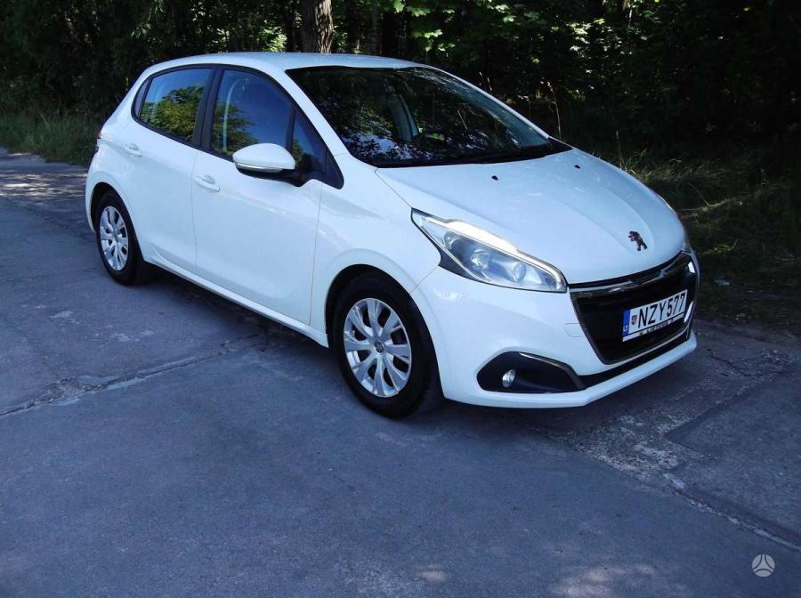 White Peugeot 208 2017 in Vilnius, with an engine capacity of 1.56 L and mileage of 260 thousand km for 2950 €, photo 1 on AUTOMOTO.COM.LV
