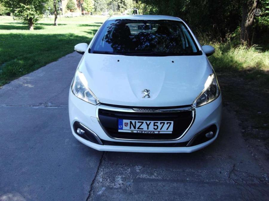 White Peugeot 208 2017 in Vilnius, with an engine capacity of 1.56 L and mileage of 260 thousand km for 2950 €, photo 3 on AUTOMOTO.COM.LV