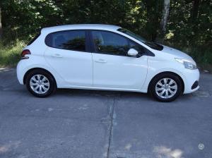 White Peugeot 208 2017 in Vilnius, with an engine capacity of 1.56 L and mileage of 260 thousand km for 2950 €, photo 4 on AUTOMOTO.COM.LV