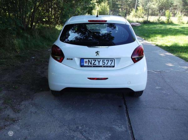 Balts Peugeot 208 2017 Viļņa, ar dzinēja tilpumu 1.56 L un nobraukumu 260 tūkst. km par 2950 €, foto 5 vietnē AUTOMOTO.COM.LV