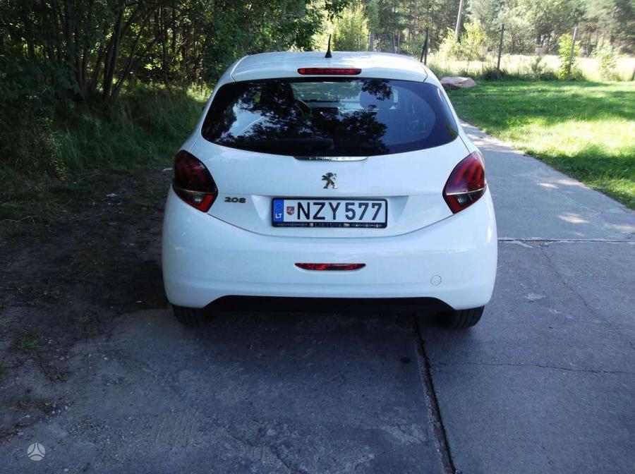 White Peugeot 208 2017 in Vilnius, with an engine capacity of 1.56 L and mileage of 260 thousand km for 2950 €, photo 6 on AUTOMOTO.COM.LV