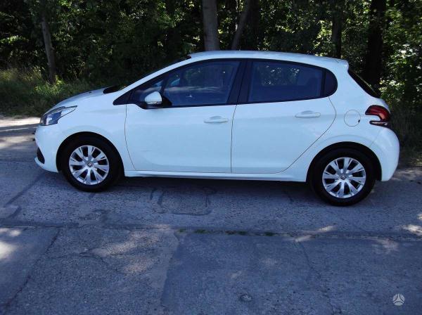 Balts Peugeot 208 2017 Viļņa, ar dzinēja tilpumu 1.56 L un nobraukumu 260 tūkst. km par 2950 €, foto 7 vietnē AUTOMOTO.COM.LV