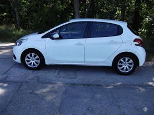 White Peugeot 208 2017 in Vilnius, with an engine capacity of 1.56 L and mileage of 260 thousand km for 2950 €, photo 8 on AUTOMOTO.COM.LV