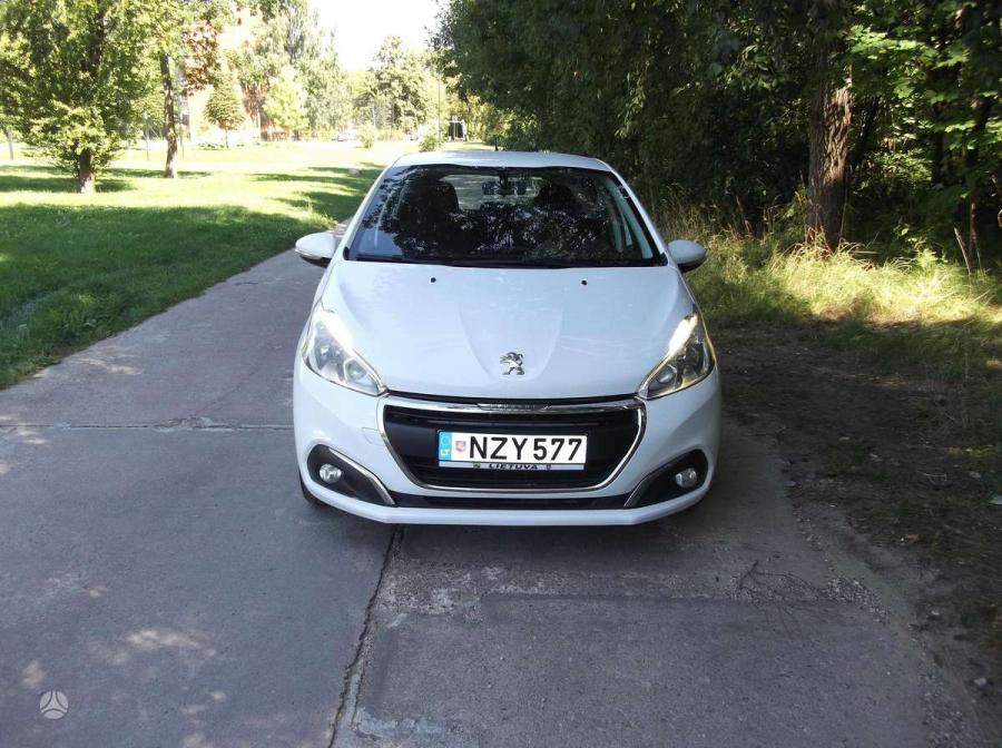 White Peugeot 208 2017 in Vilnius, with an engine capacity of 1.56 L and mileage of 260 thousand km for 2950 €, photo 11 on AUTOMOTO.COM.LV
