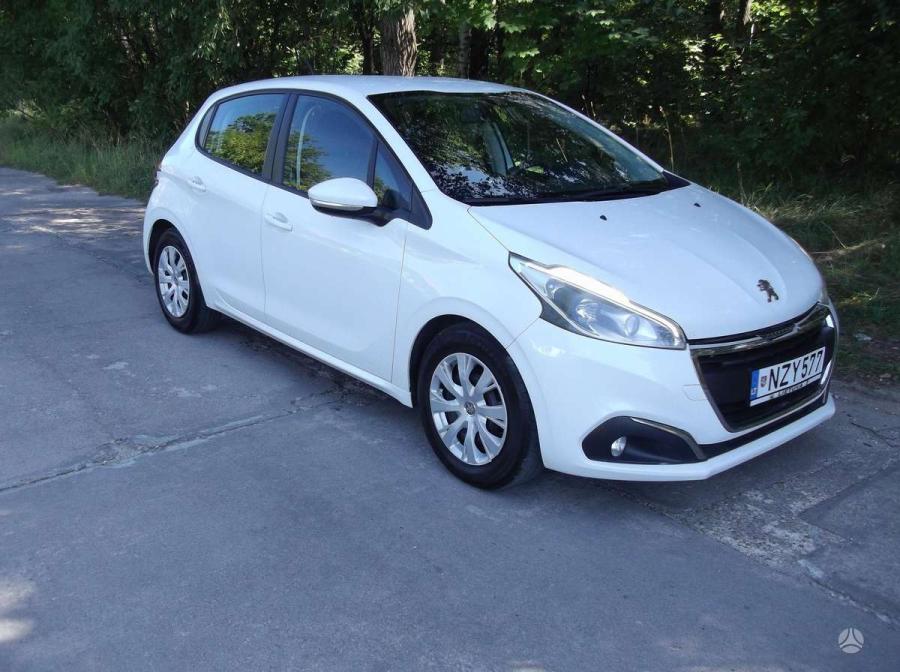 White Peugeot 208 2017 in Vilnius, with an engine capacity of 1.56 L and mileage of 260 thousand km for 2950 €, photo 12 on AUTOMOTO.COM.LV