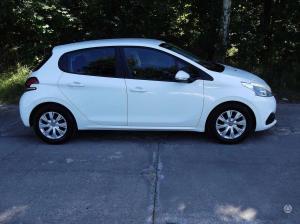 White Peugeot 208 2017 in Vilnius, with an engine capacity of 1.56 L and mileage of 260 thousand km for 2950 €, photo 13 on AUTOMOTO.COM.LV