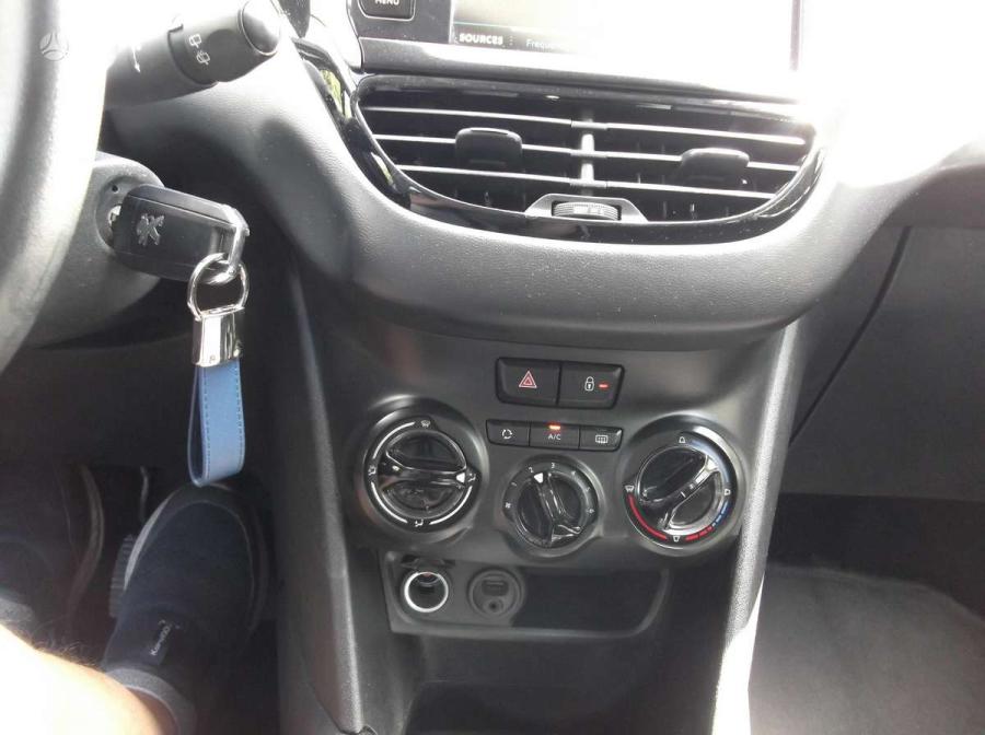 White Peugeot 208 2017 in Vilnius, with an engine capacity of 1.56 L and mileage of 260 thousand km for 2950 €, photo 25 on AUTOMOTO.COM.LV
