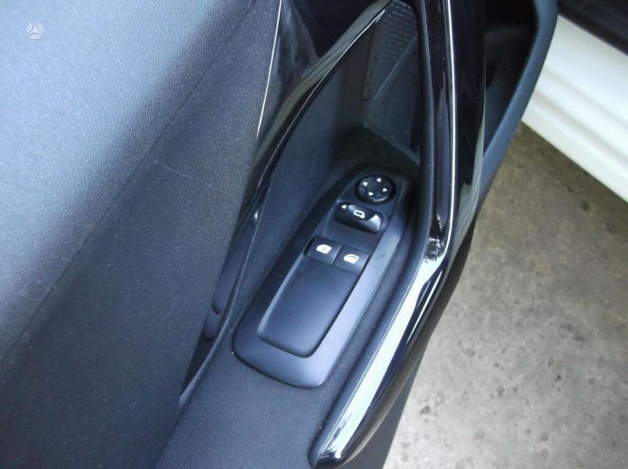 White Peugeot 208 2017 in Vilnius, with an engine capacity of 1.56 L and mileage of 260 thousand km for 2950 €, photo 27 on AUTOMOTO.COM.LV