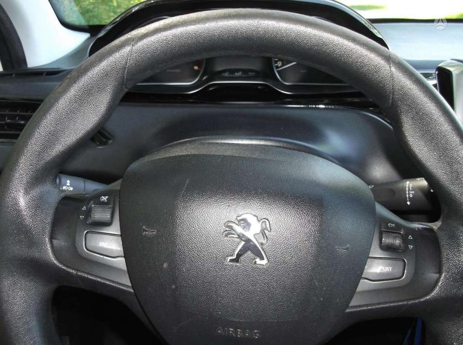 White Peugeot 208 2017 in Vilnius, with an engine capacity of 1.56 L and mileage of 260 thousand km for 2950 €, photo 28 on AUTOMOTO.COM.LV