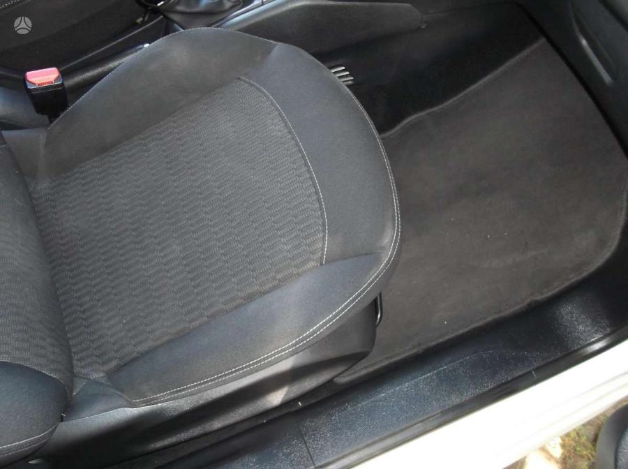 White Peugeot 208 2017 in Vilnius, with an engine capacity of 1.56 L and mileage of 260 thousand km for 2950 €, photo 32 on AUTOMOTO.COM.LV