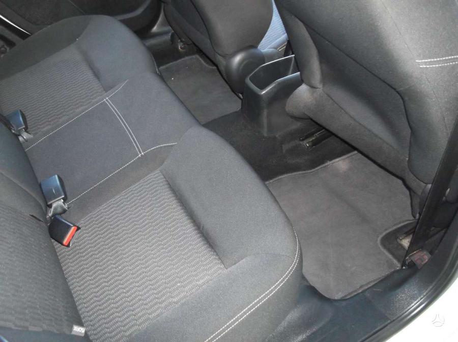 White Peugeot 208 2017 in Vilnius, with an engine capacity of 1.56 L and mileage of 260 thousand km for 2950 €, photo 35 on AUTOMOTO.COM.LV