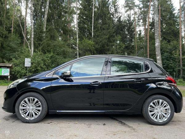 Balts Peugeot 208 2017 Tauragė, ar dzinēja tilpumu 1.20 L un nobraukumu 130 tūkst. km par 4250 €, foto 3 vietnē AUTOMOTO.COM.LV