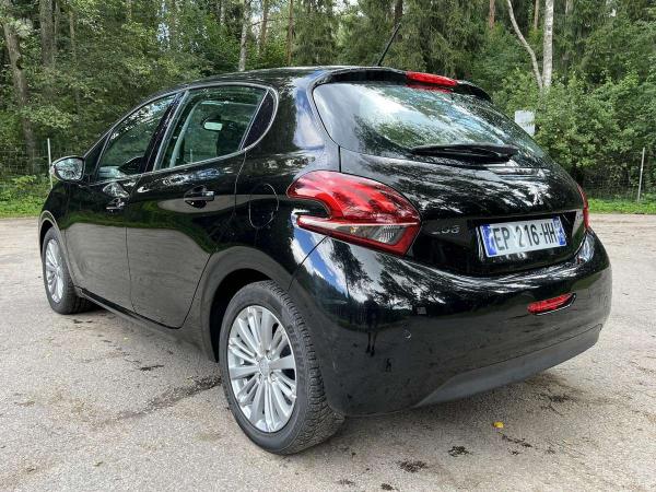 Balts Peugeot 208 2017 Tauragė, ar dzinēja tilpumu 1.20 L un nobraukumu 130 tūkst. km par 4250 €, foto 4 vietnē AUTOMOTO.COM.LV