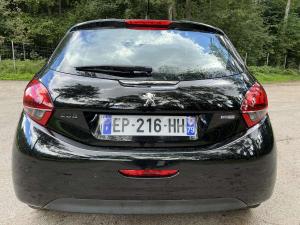 White Peugeot 208 2017 in Taurage, with an engine capacity of 1.20 L and mileage of 130 thousand km for 4250 €, photo 5 on AUTOMOTO.COM.LV