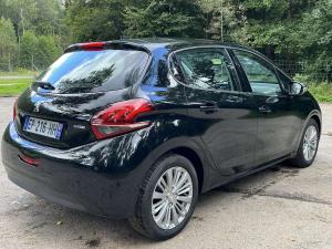 White Peugeot 208 2017 in Taurage, with an engine capacity of 1.20 L and mileage of 130 thousand km for 4250 €, photo 6 on AUTOMOTO.COM.LV