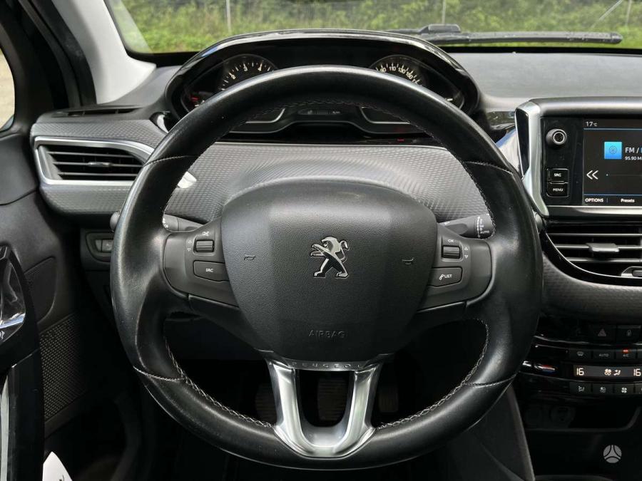 White Peugeot 208 2017 in Taurage, with an engine capacity of 1.20 L and mileage of 130 thousand km for 4250 €, photo 20 on AUTOMOTO.COM.LV