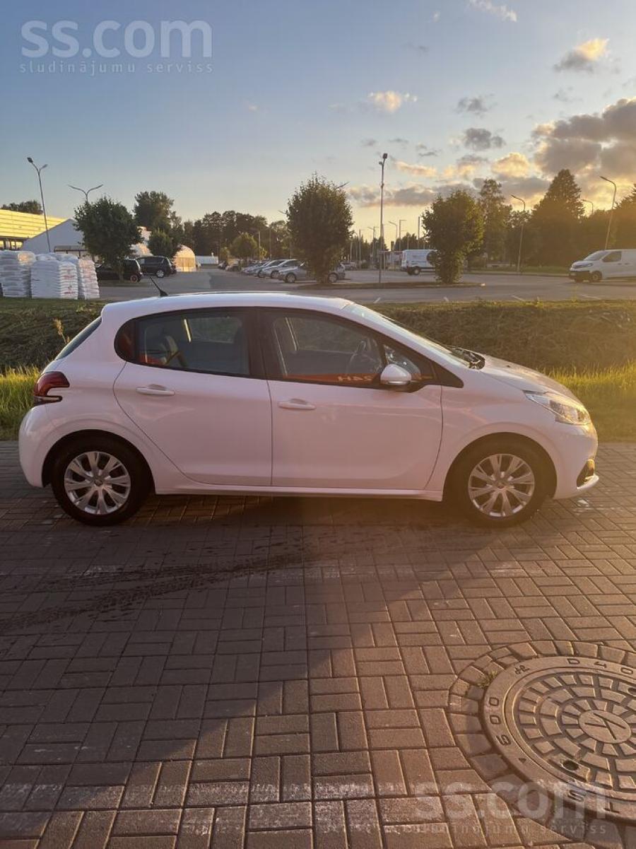 Balts Peugeot 208 2017 Rīga, ar dzinēja tilpumu 1.20 L un nobraukumu 107 tūkst. km par 5850 €, foto 3 vietnē AUTOMOTO.COM.LV