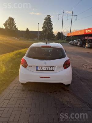 Balts Peugeot 208 2017 Rīga, ar dzinēja tilpumu 1.20 L un nobraukumu 107 tūkst. km par 5850 €, foto 4 vietnē AUTOMOTO.COM.LV