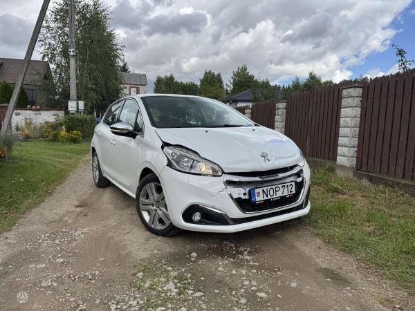 White Peugeot 208 2017 in Vilnius, with an engine capacity of 1.20 L and mileage of 111 thousand km for 1600 €, photo 1 on AUTOMOTO.COM.LV