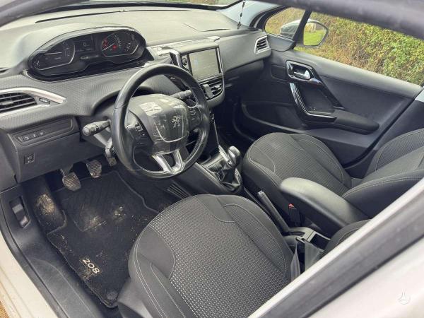 White Peugeot 208 2017 in Vilnius, with an engine capacity of 1.20 L and mileage of 111 thousand km for 1600 €, photo 5 on AUTOMOTO.COM.LV