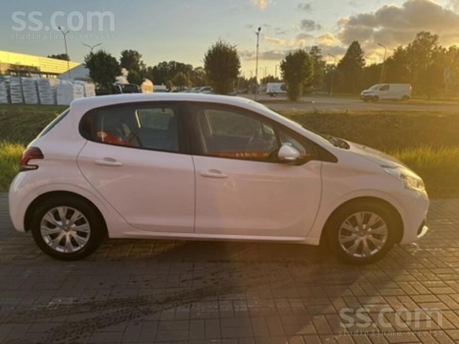 Balts Peugeot 208 2017 Rīga, ar dzinēja tilpumu 1.20 L un nobraukumu 107 tūkst. km par 5800 €, foto 3 vietnē AUTOMOTO.COM.LV