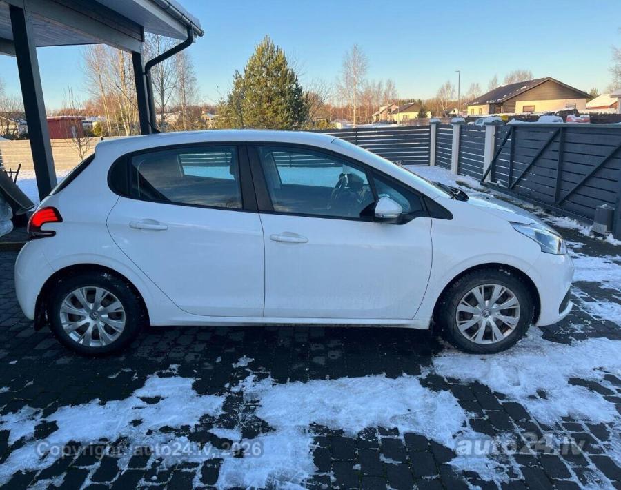 Balts Peugeot 208 2018 Tallina, ar dzinēja tilpumu 1.20 L un nobraukumu 71 tūkst. km par 4999 €, foto 3 vietnē AUTOMOTO.COM.LV
