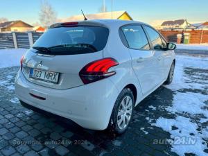 Balts Peugeot 208 2018 Tallina, ar dzinēja tilpumu 1.20 L un nobraukumu 71 tūkst. km par 4999 €, foto 5 vietnē AUTOMOTO.COM.LV