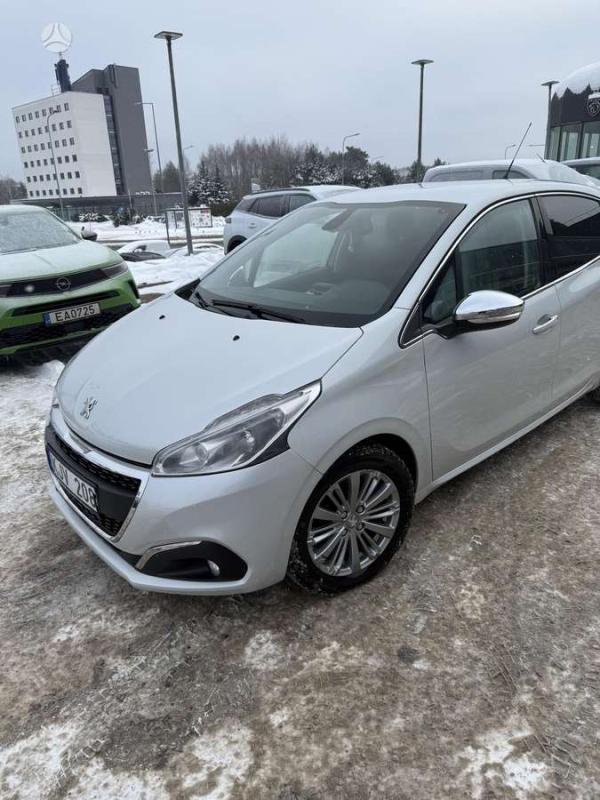 Balts Peugeot 208 2018 Viļņa, ar dzinēja tilpumu 1.20 L un nobraukumu 84 tūkst. km par 6800 €, foto 1 vietnē AUTOMOTO.COM.LV