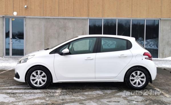 Balts Peugeot 208 2018 Tallina, ar dzinēja tilpumu 1.20 L un nobraukumu 72 tūkst. km par 5999 €, foto 5 vietnē AUTOMOTO.COM.LV